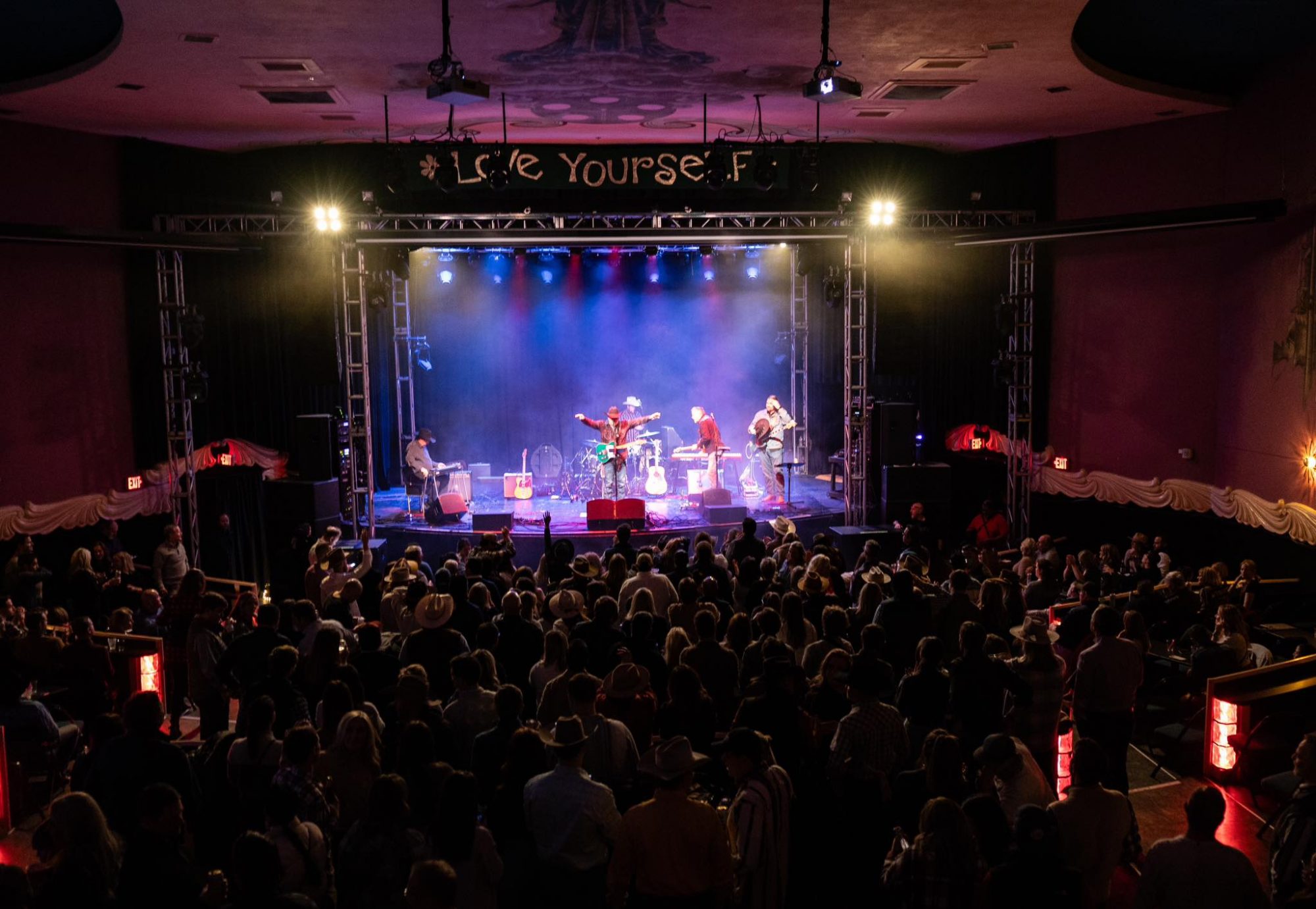 Raised Right Men - LIVE at the Mule Barn - Mule Barn